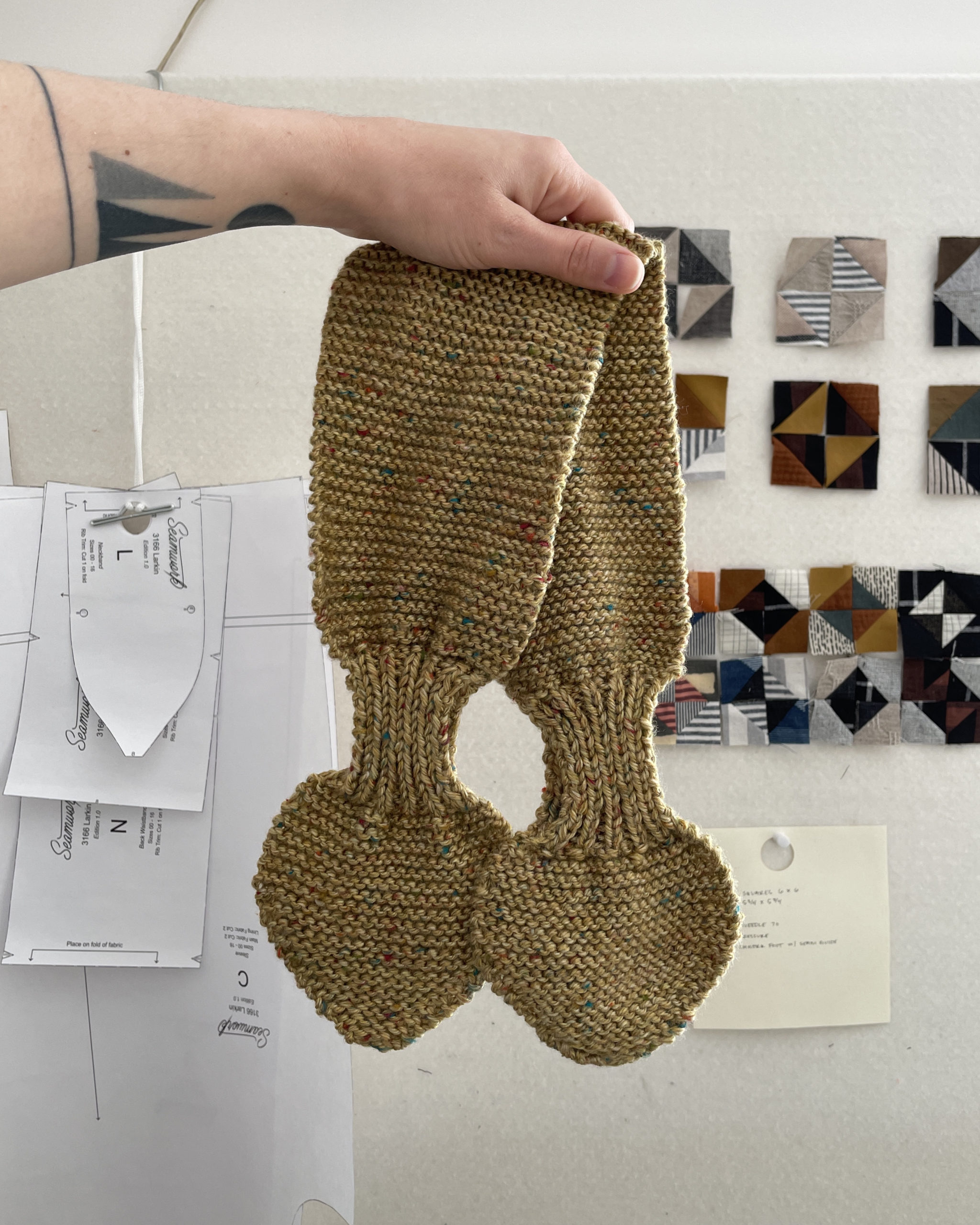 Keyhole Scarf – NOT A PRIMARY COLOR